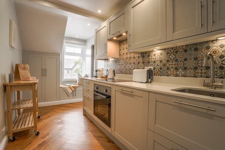 Charming Loft Apartment In The Heart Of Harrogate! - 하로게이트