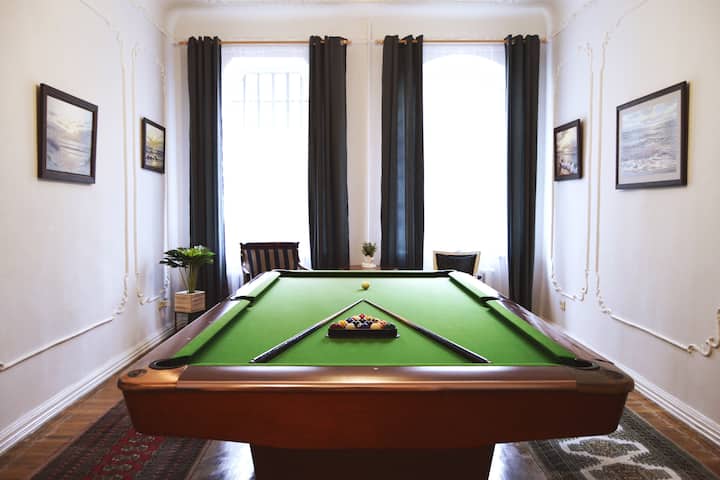 Classic 3br Midtown Riga Apt*free Parking*billiard - Riga