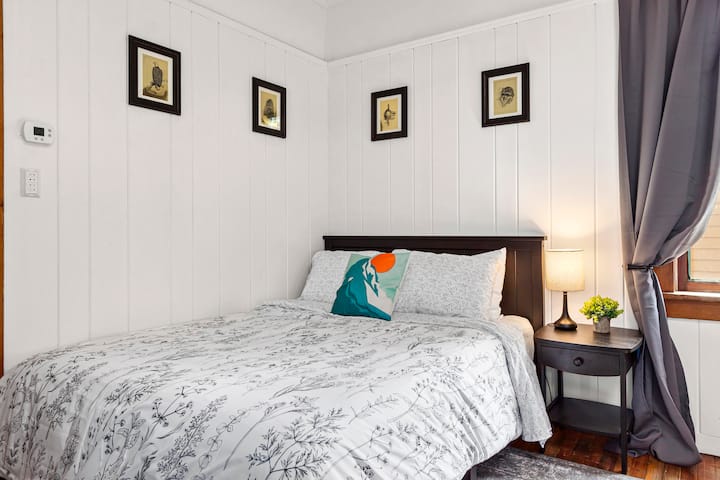 Grey Room | The Grandview - Catskill, NY