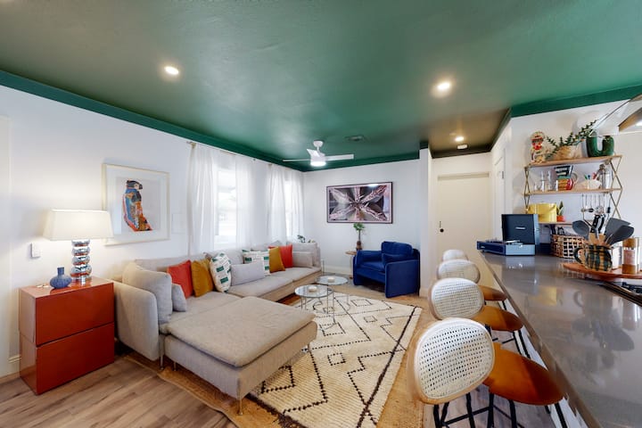Designer Phoenix Oasis, Centrally Located - Phoenix, AZ