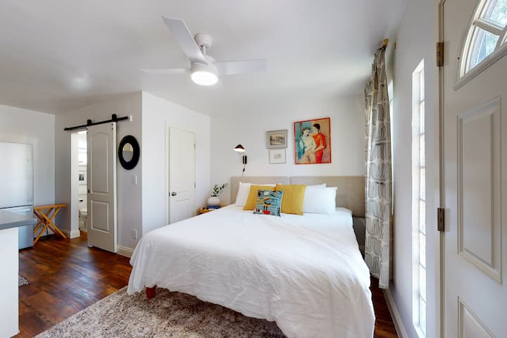 Designer Studio W/ Full Kitchen - Phoenix-Sky-Harbor Airport (PHX)