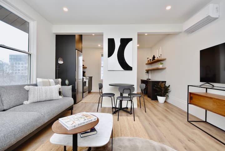 Modern Suite In Trendy Downtown Waterfront - Barrie