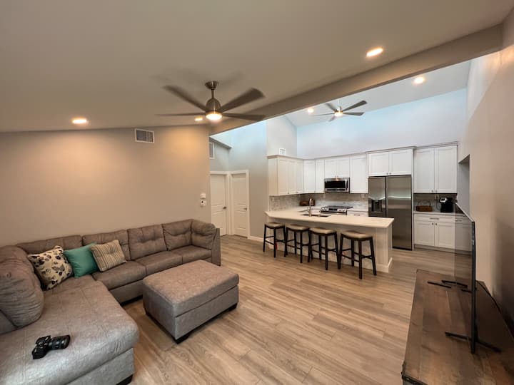 Charming Home Near Downtown, Dog Friendly, Fenced - Fort Myers, FL