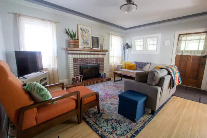Main Level Unit, Modern Touches! - Minneapolis, MN