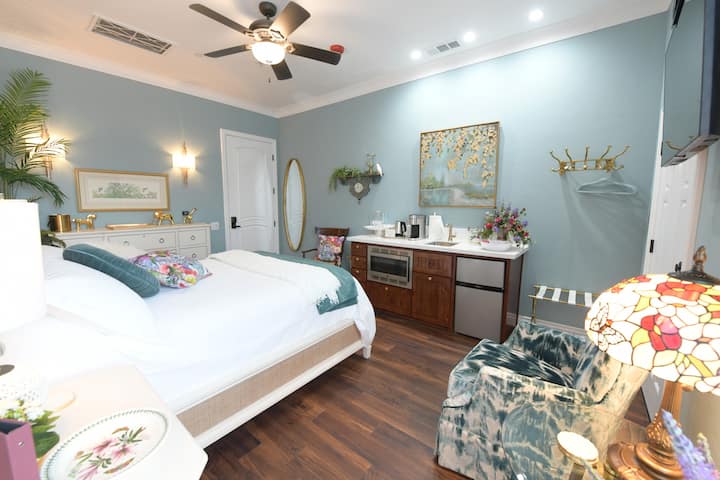 Hummingbird House | Anna's En Suite - Red Bluff, CA