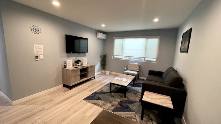 Fabulous Chinese Theatre Apartment! Great Location - Beverly Hills, CA