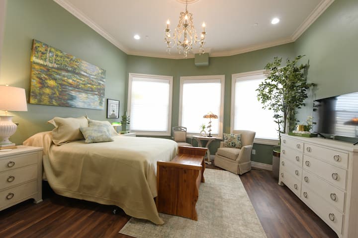 Hummingbird House | Costa's En Suite - Red Bluff, CA