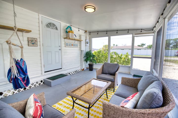 Dearborn Beach Bungalow -Close To It All! - Englewood, FL