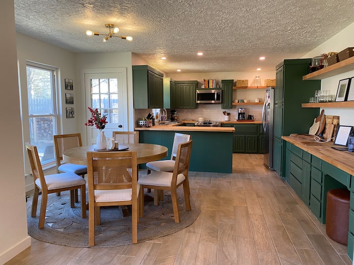 The Robin Hood House! - Walk To Campus, Spacious - Norman, OK