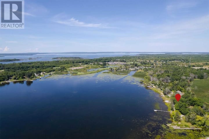 Waterfront Cottage - Muskoka District Municipality