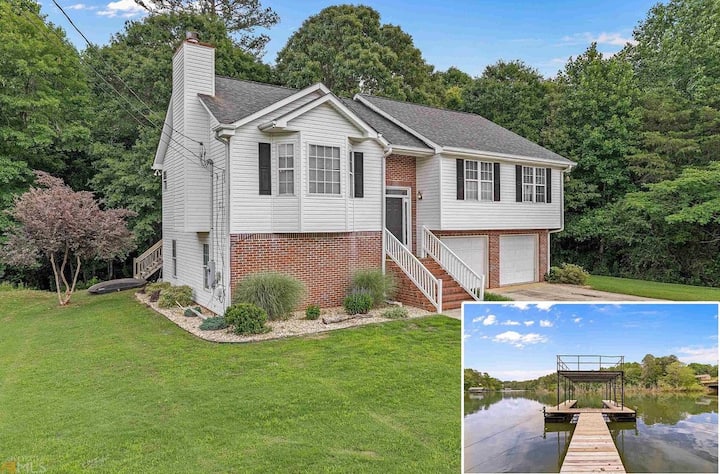 Lake Home: Sleeps 11 & 2 Level Private Dock W/slip - Gainesville, GA