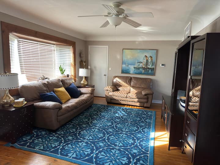 Charming Lake View House - Port Clinton, OH