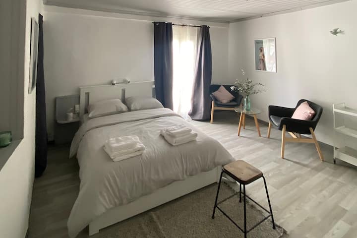 Appartement Calme Et Fonctionnel - Arlés