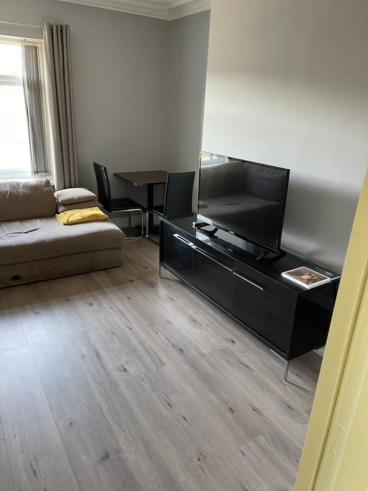 Refurbished 2 Bedroom Apt - Huddersfield
