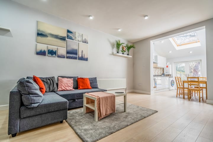 Lavish 2- Bedroom Flat With Free Parking - Birmingham