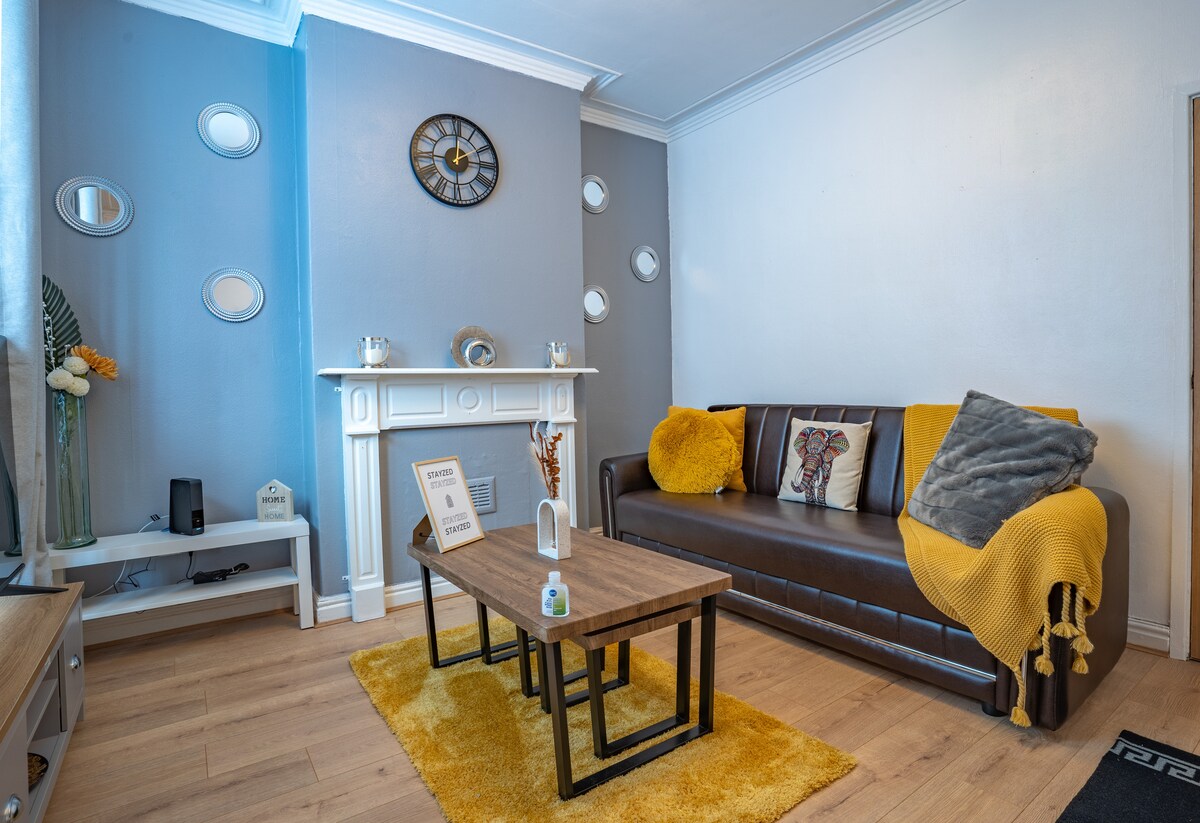 Stay Zed | Luxe, Cosy House Near Notts City Centre - Houses for Rent in ...