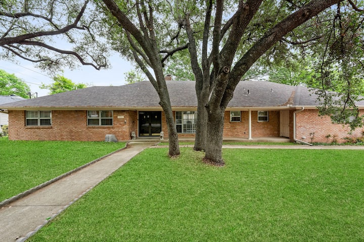 Centrally Located 2/2 - Near I-35 And Baylor S&w - Temple, TX