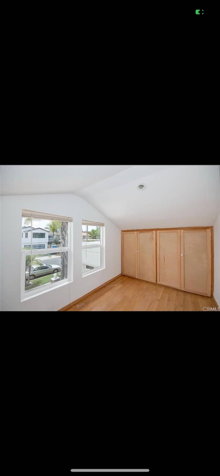 2b1b/independent Access/ Uci / 405 Freeway - Irvine, CA