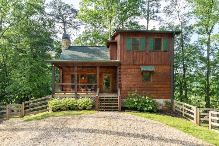 Cabin Getaway In Downtown! - Blue Ridge, GA