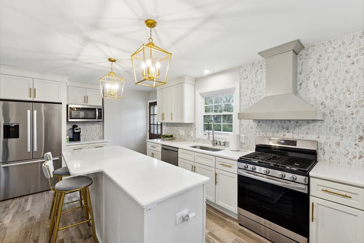4 Mins From Furniture Market Home - High Point, NC
