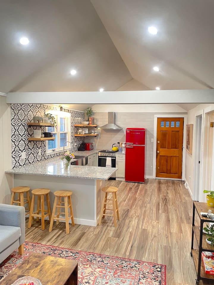 The Perfect Saratoga Cottage W/ Outdoor Patio & Tv - Saratoga Springs, NY