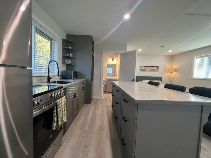 Separate Modern Sunny Studio - Gibsons