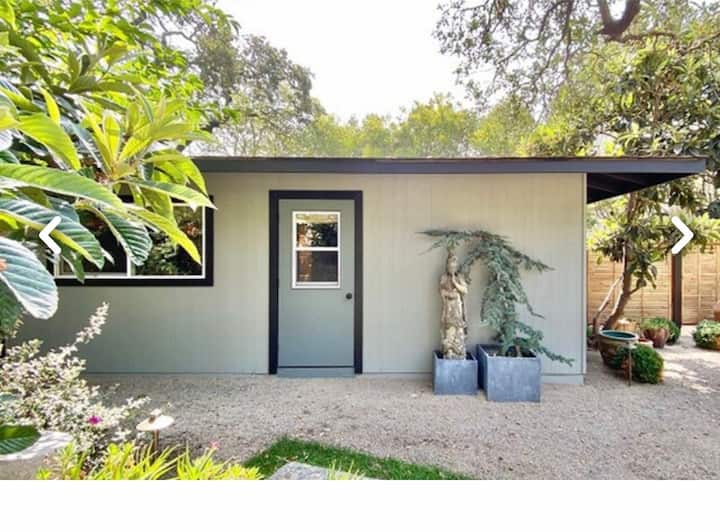 Cottage In The Secret Garden. - Napa, CA