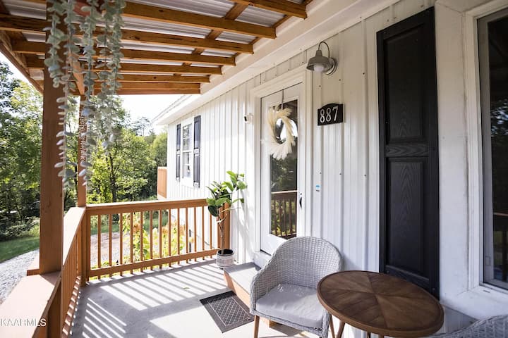 The Boho Cottage | Peaceful Getaway | Pet-friendly - Sevierville, TN