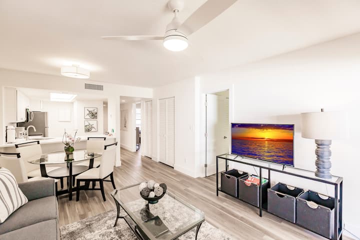 Park Shore Resort 2nd Floor Bldg D #228 - Naples, FL