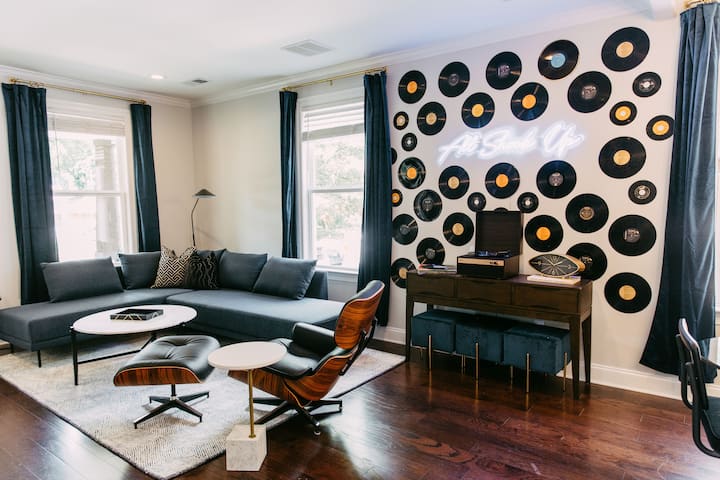 All Shook Up | Pettigrew Adventures In Midtown - 멤피스