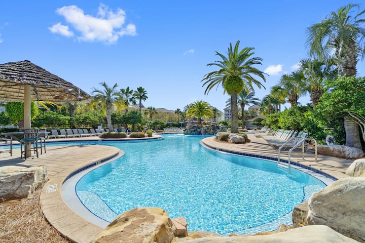 6br Destin Retreat- Walk To Beach, Pool & Hot Tub - デスティン, FL