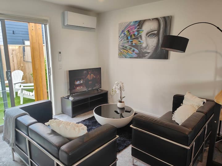 Beautiful Townhouse In City Centre - Christchurch