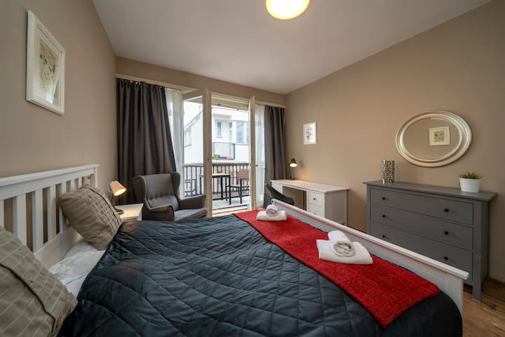 New Town - 5 Room 3 Balcony Apartment - Praga