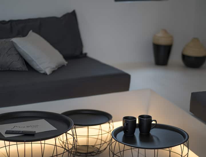 Mylithos Deluxe Suite - Santorini