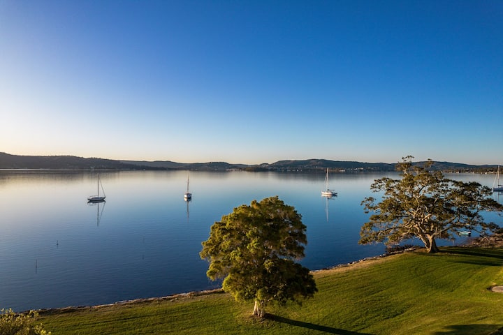 Level 1 Of Waterfront House With Panoramic Views - Australian Reptile Park, Somersby