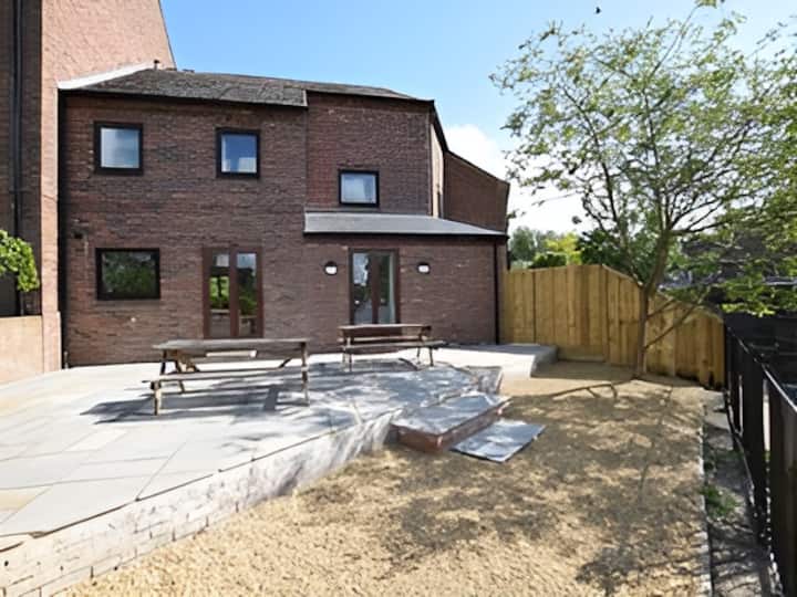 Space For 9 With Riverside Views - York