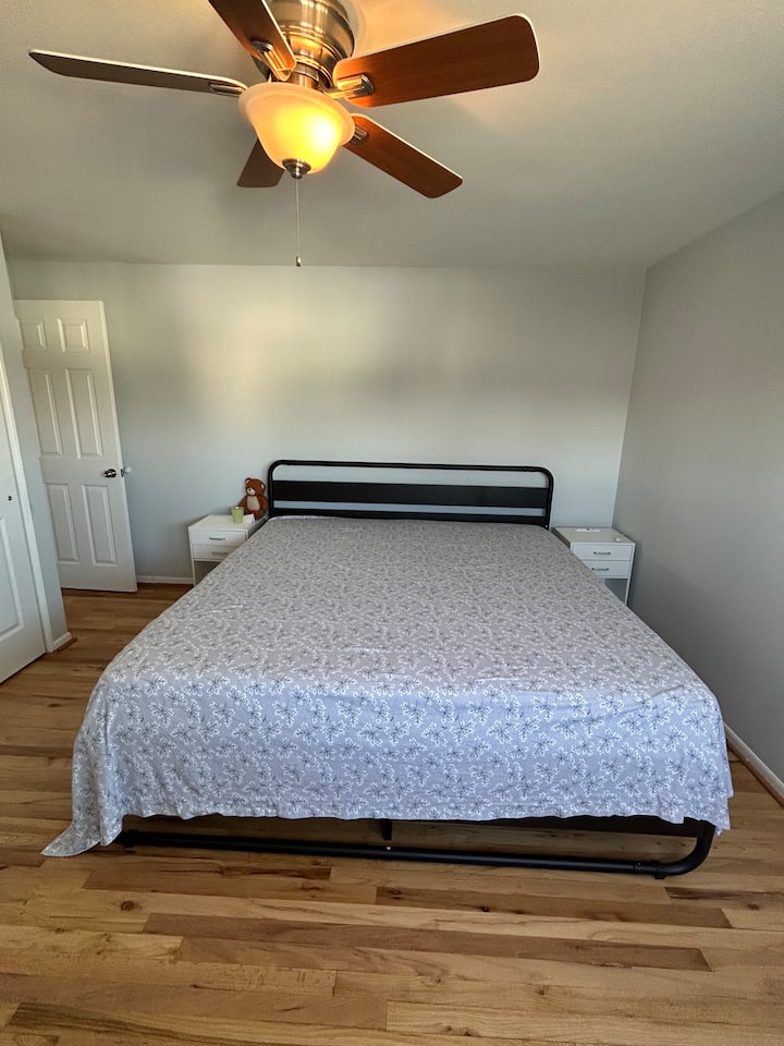 Clean And Welcoming Room - Edison, NJ