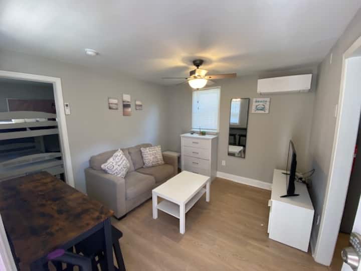 Pet-friendly Cozy Cottage By The Boardwalk - Cape May, NJ