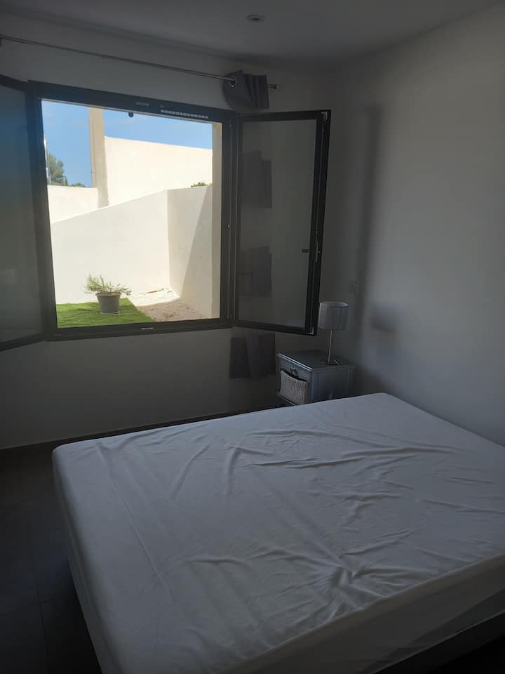 Rez De Jardin Climatisé Avec Piscine, 2 Chambres - Six-Fours-les-Plages