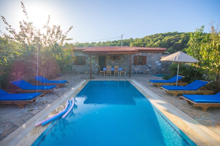 Havuzu Korunaklı Jakuzili Villa - Kayaköy
