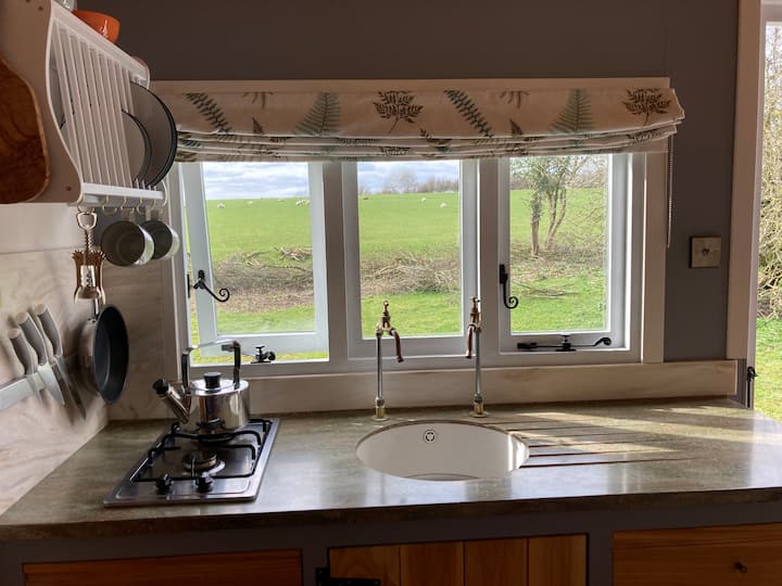 The Hut With Private Woodfired Hot Tub - Forest of Dean