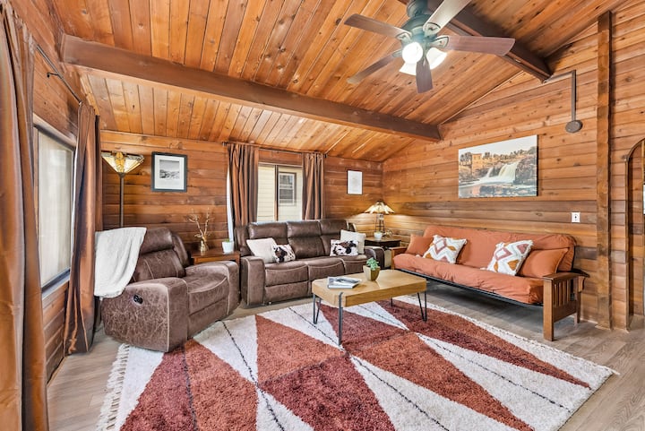 Copper Cabin In The City: The Whole House! - Sioux Falls, SD