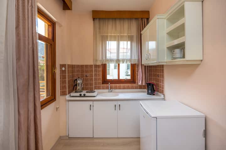 1+1 Balkonlu,mutfaklı,banyolu Daire - İçmeler
