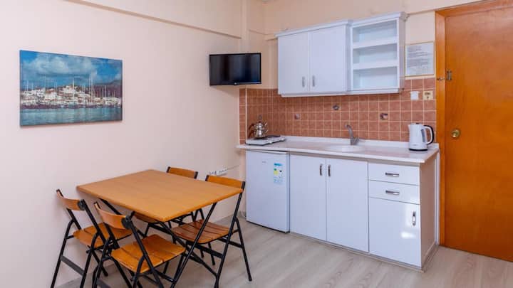 1+1 Balkonlu,mutfaklı,banyolu Daire - İçmeler