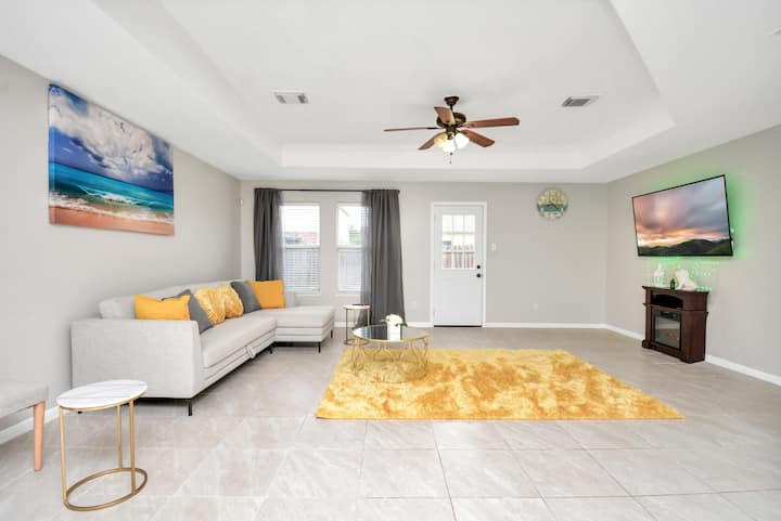 Sleeps 12 | Spacious 4 Bedroom In Central Richmond - Richmond, TX