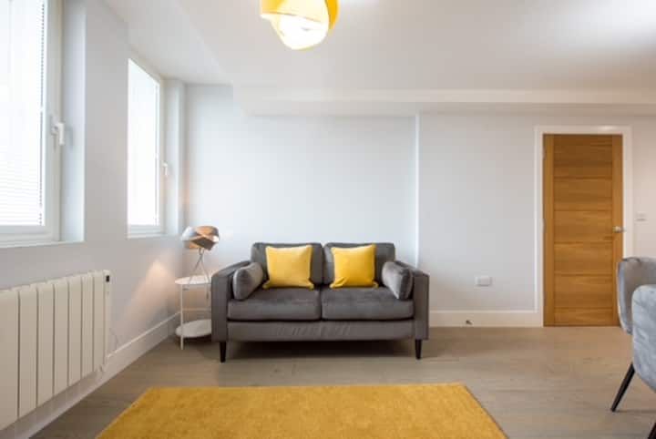 Cosy, Bright And Spacious Flat - Brentwood