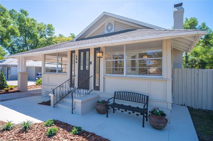 Charming 1920s Bungalow | Walk To Local Hotspots! - Lakeland, FL