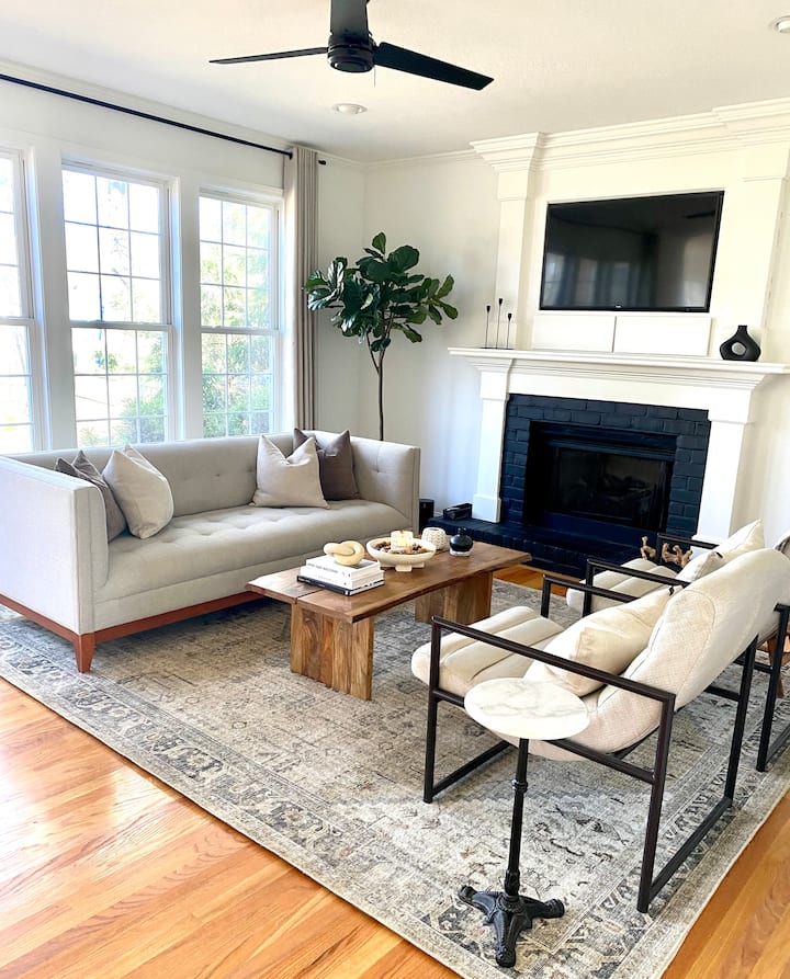 Gather & Relax: Spacious 4br Retreat Close To Iu - Bloomington, IN