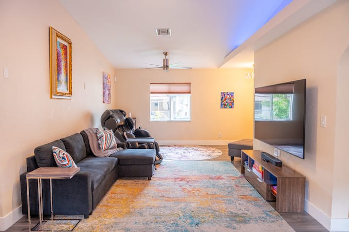 5 Min To Airport And 15 Min To Beach! - Dania Beach, FL