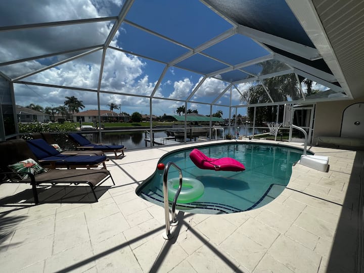 Southern Facing Waterfront Villa With Pool, Dock - Cape Coral, FL